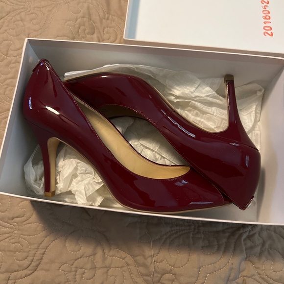 Ivanka Trump | Shoes | Genuine Ivanka Trump Heels Beautiful Dark ...